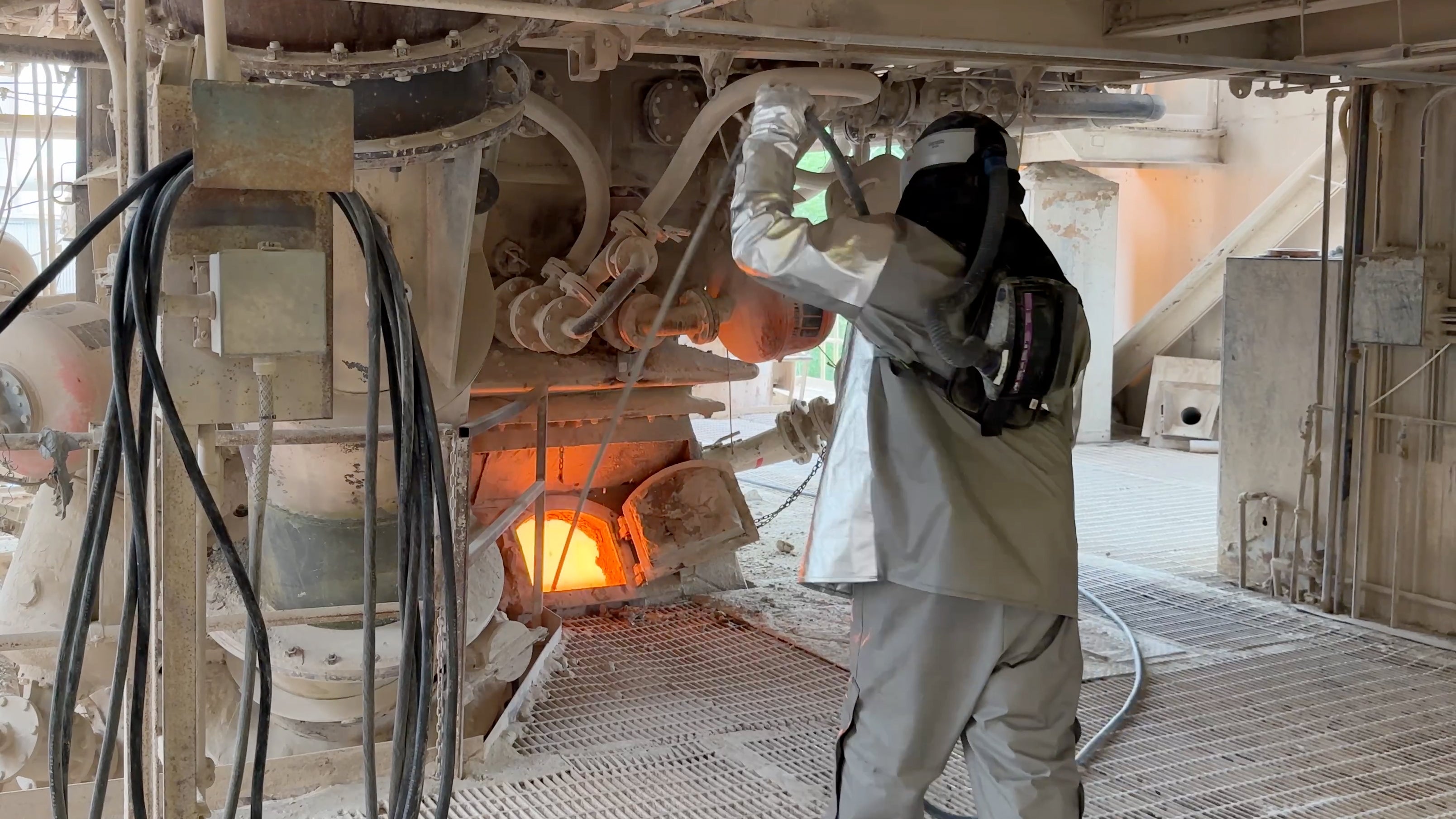 MOLTEN AND HEAT PROTECTIVE PYRAD® SUIT BY GORE-TEX LABS | GORE-TEX ...